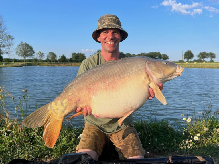 10 Best Small Exclusive Carp Lakes in France For 2/3 Anglers