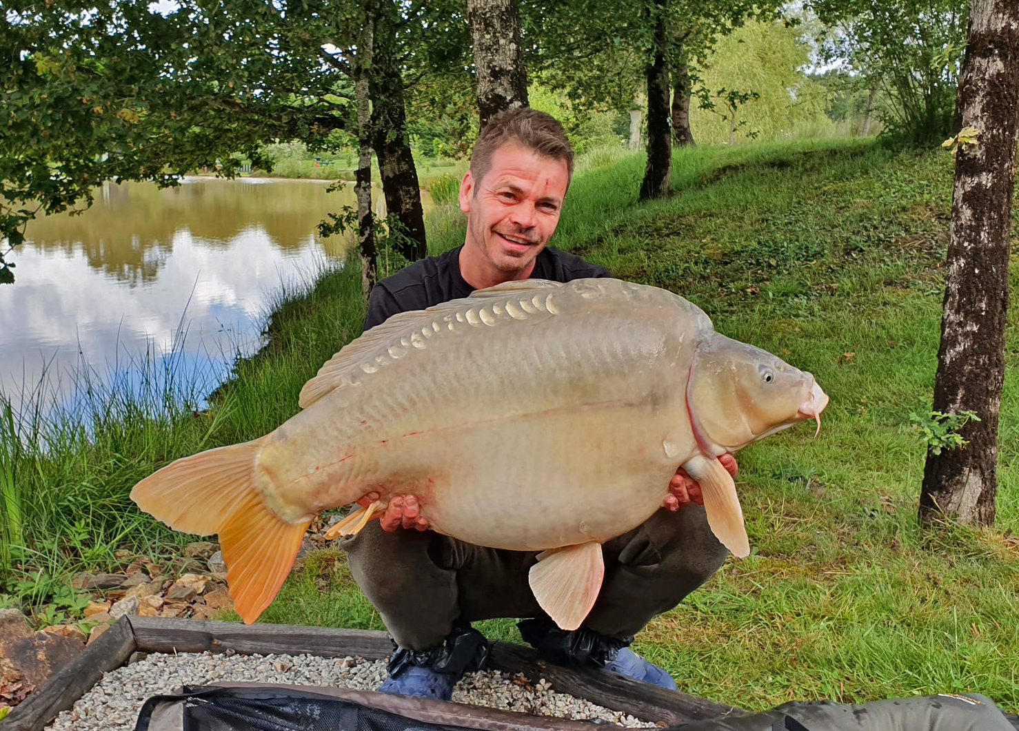 10 Best Small Exclusive Carp Lakes in France For 2/3 Anglers