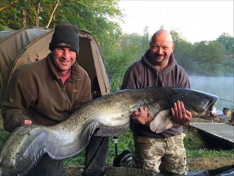 Carp fishing in France at Cailleaux | Angling Lines