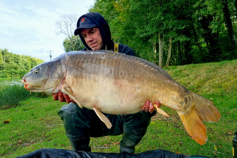 Carp fishing in France at Cailleaux | Angling Lines
